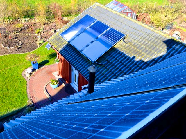 Solarthermie - mit Solaranlagen heizen und Warmwasser erzeugen - bauen.de